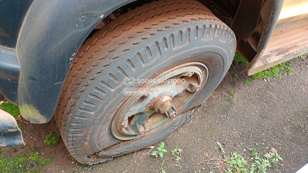Leilão SUCATA CHEVROLET D70 72/72 - Leilão de veiculos - Sodré Santoro
